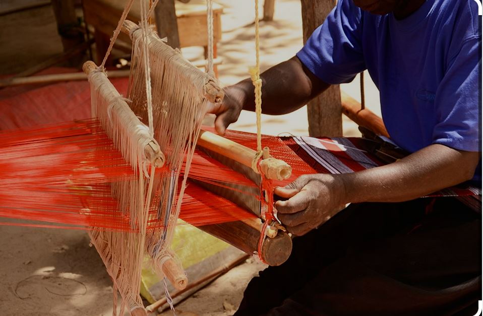 L'histoire fascinante du pagne traditionnel africain : Explorez les ra ...